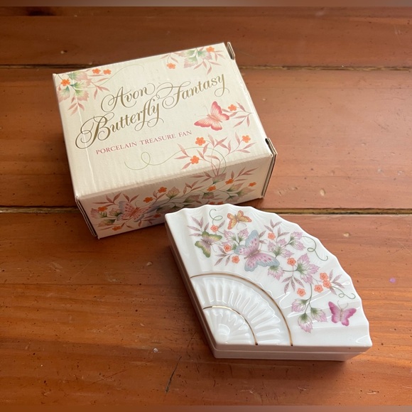 Avon | Accents | 98 Avon Butterfly Fantasy Porcelain Treasure Fan ...